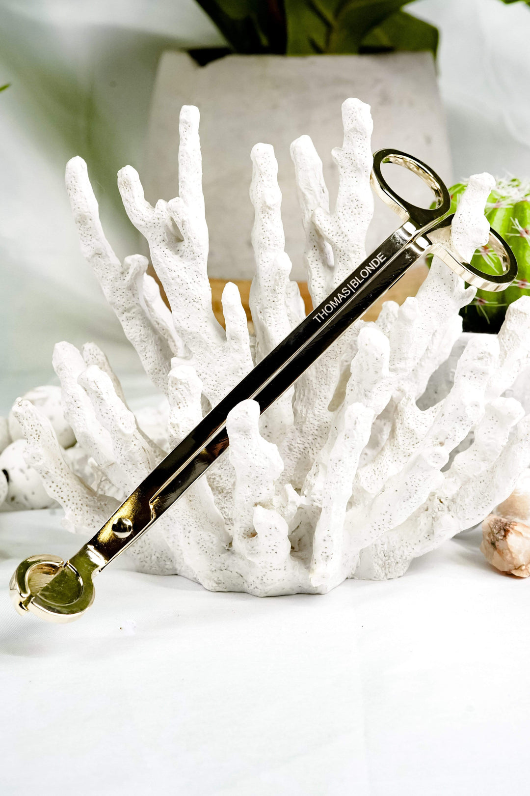 Thomas Blonde Gold Wick Trimmer – Allie and Me Boutique